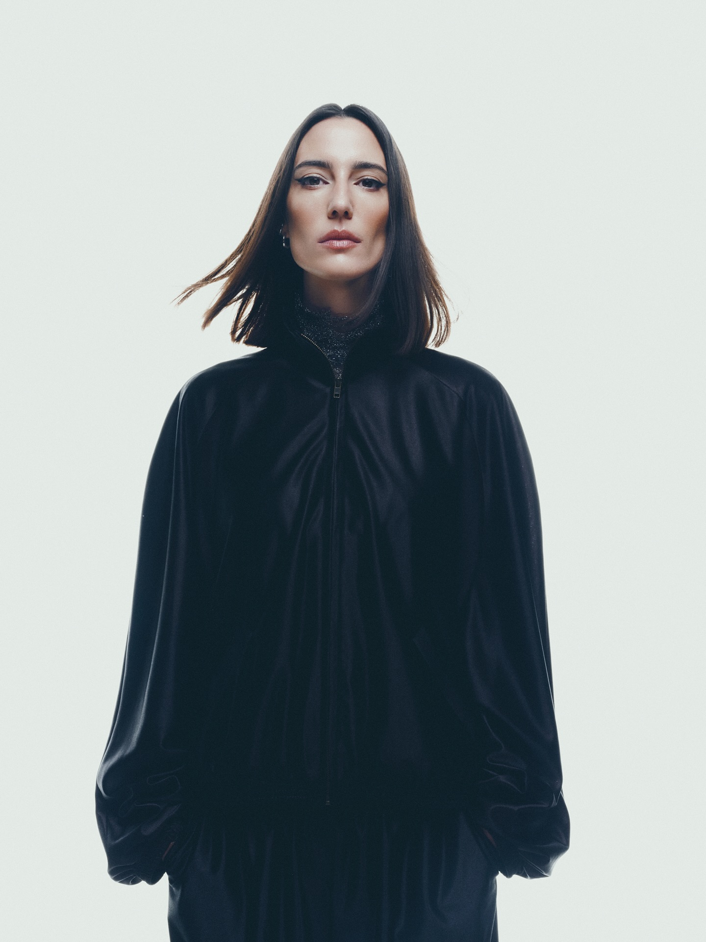 Fresh release "Falling Into Acid Dreams" by DJ Amelie Lens is OUT ...